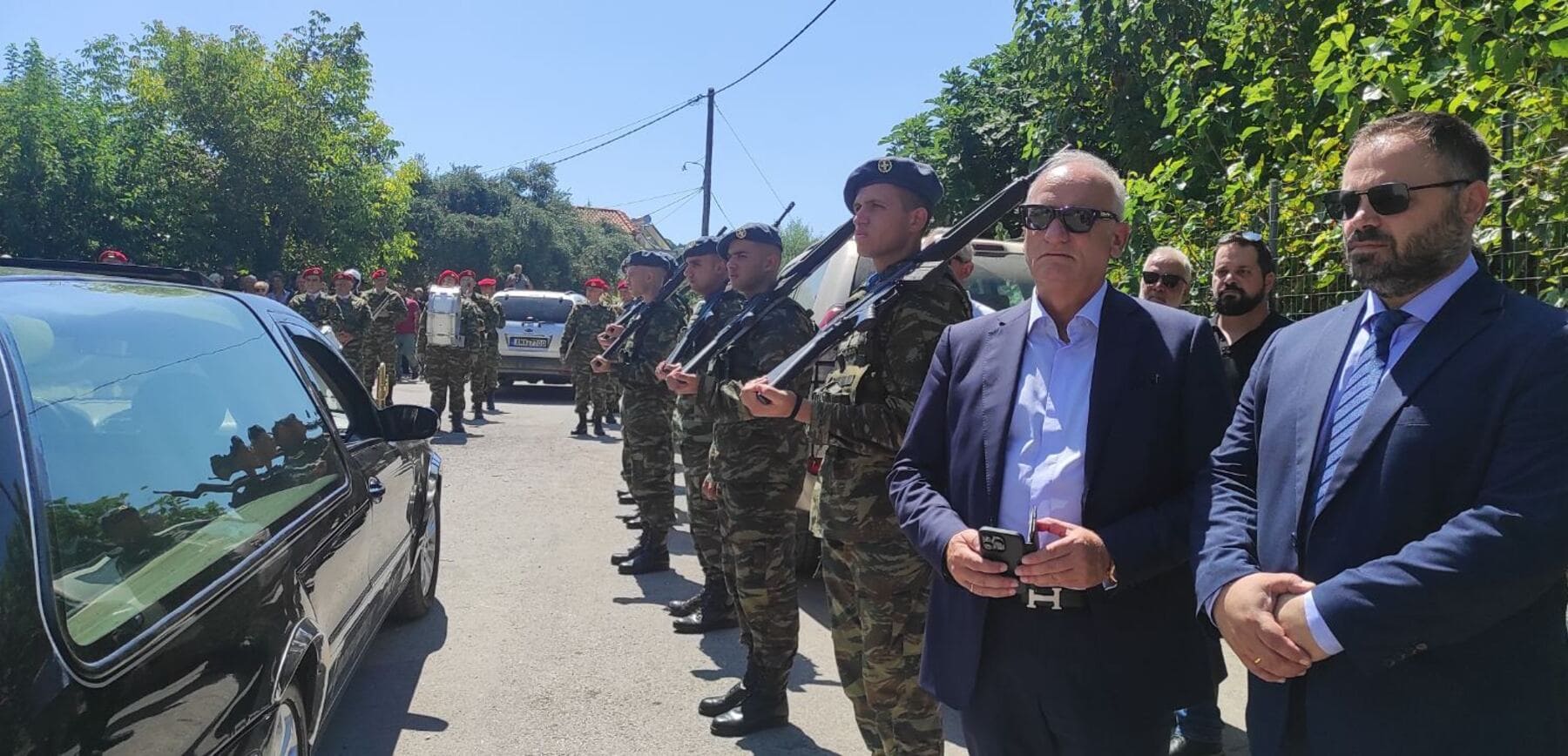 Η ΝΙΚΗ στην κηδεία του ήρωα σμηναγού Χρήστου Μουλά - ΝΙΚΗ
