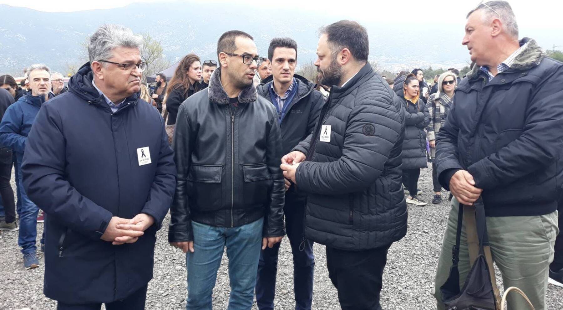 Η ΝΙΚΗ στον τόπο της τραγωδίας των Τεμπών - ΝΙΚΗ